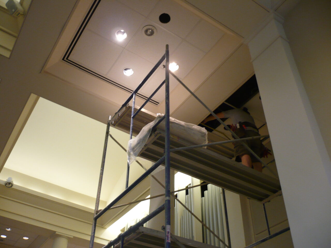 Who Installs Drop Ceilings and How Installation Works